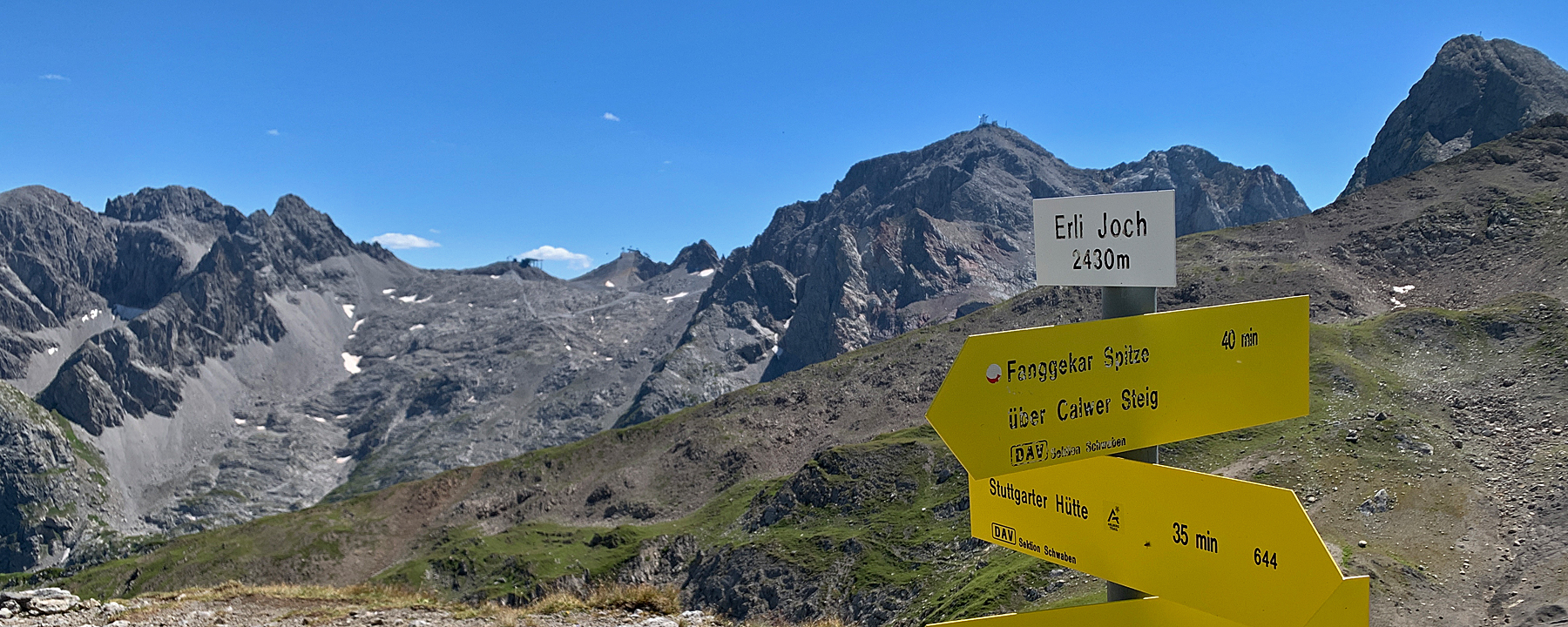 Wir schnuppern Hütten Feeling auf dem Weg zum Erli Joch